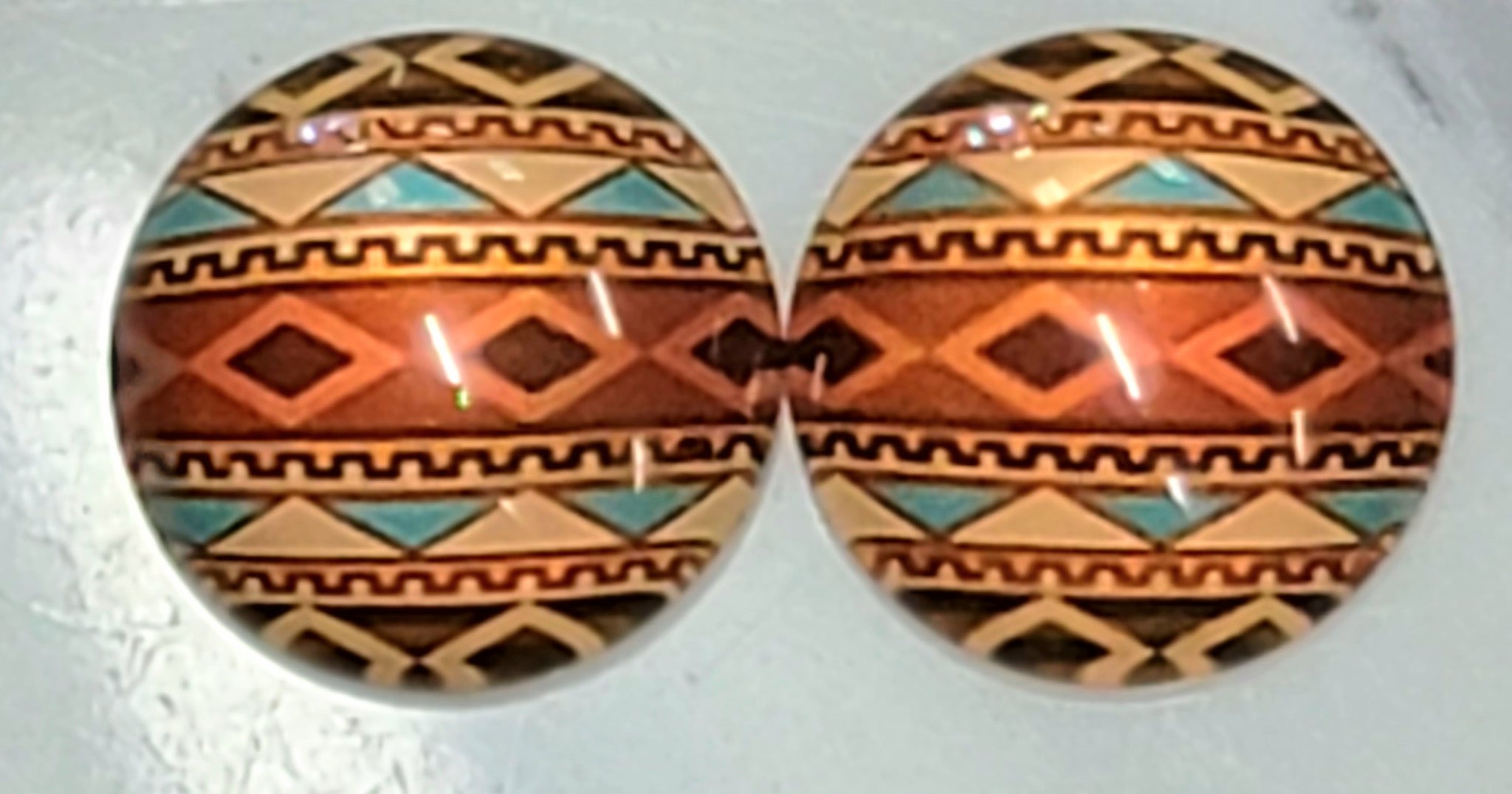 Native Design Round Glass Cabs – Southern Bead Supply