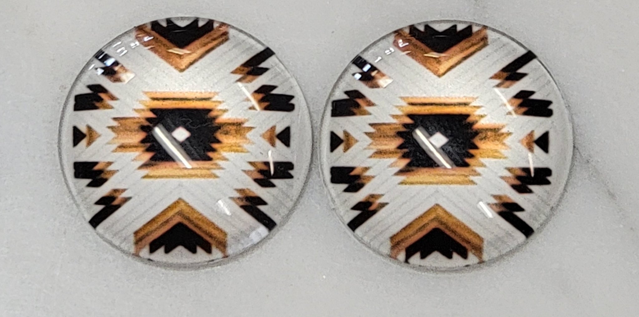 Native Design Round Glass Cabs – Southern Bead Supply